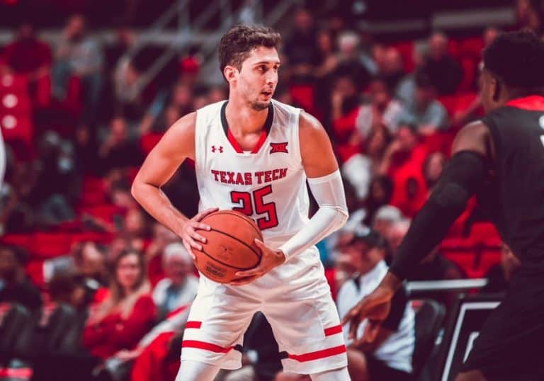 Moretti ok, i primi minuti degli italiani - BasketballNcaa